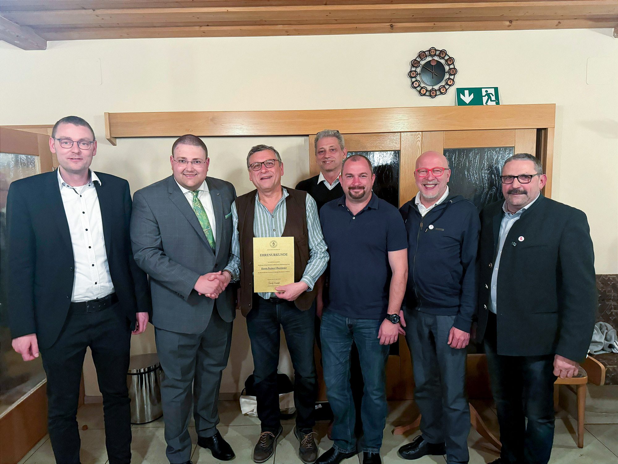 Hotsverein 1892 Freyung übernimmt Maibaumaufstellen am Schramlhaus ...